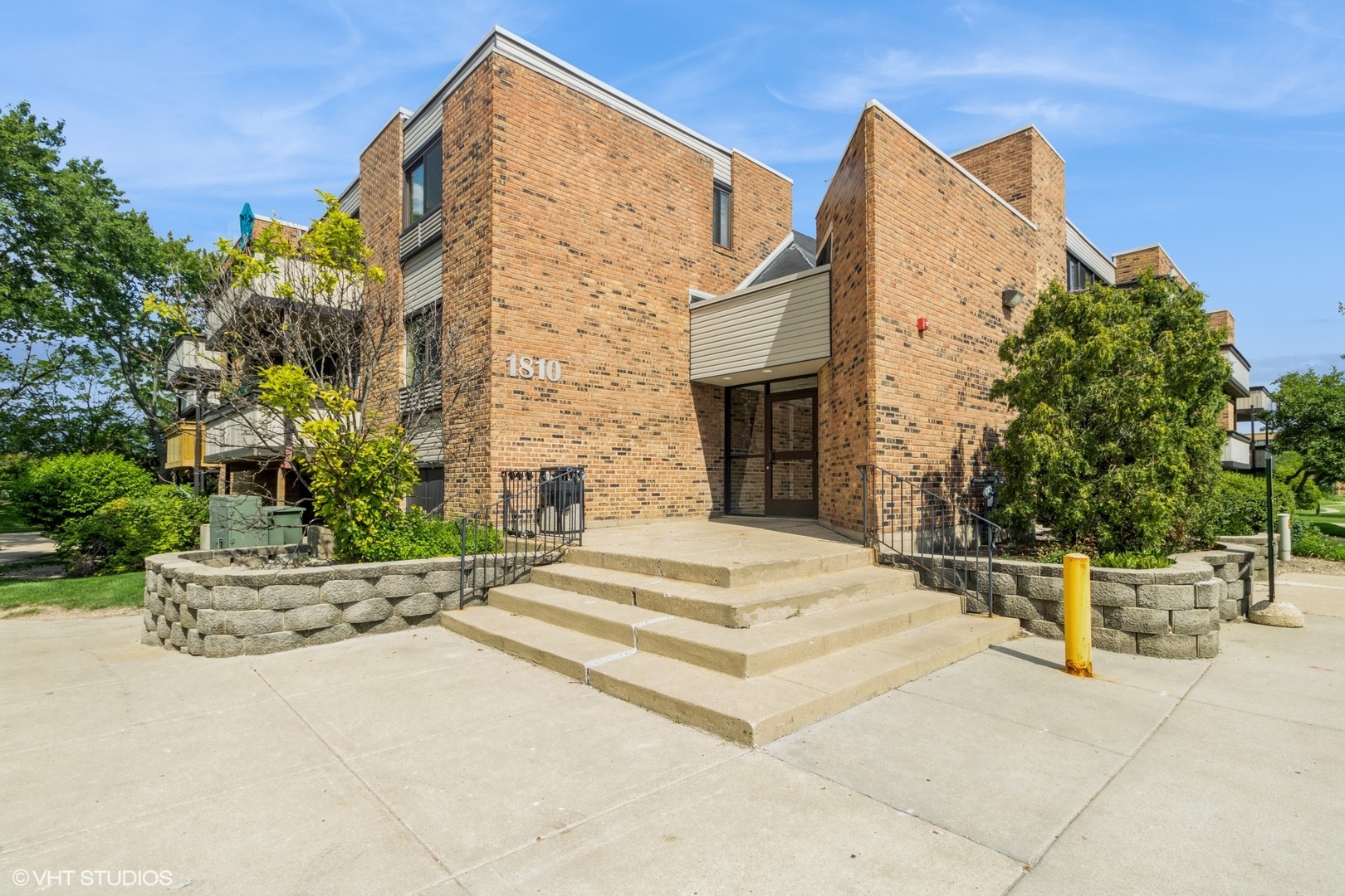 1810 Hemlock Place, Unit 104, Schaumburg, IL 60173 | Compass