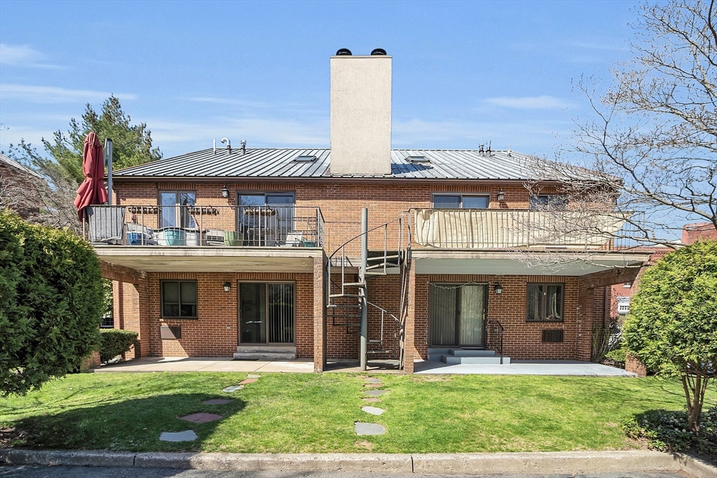 9 Barton Square, Unit 202, Salem, MA 01970 | Compass