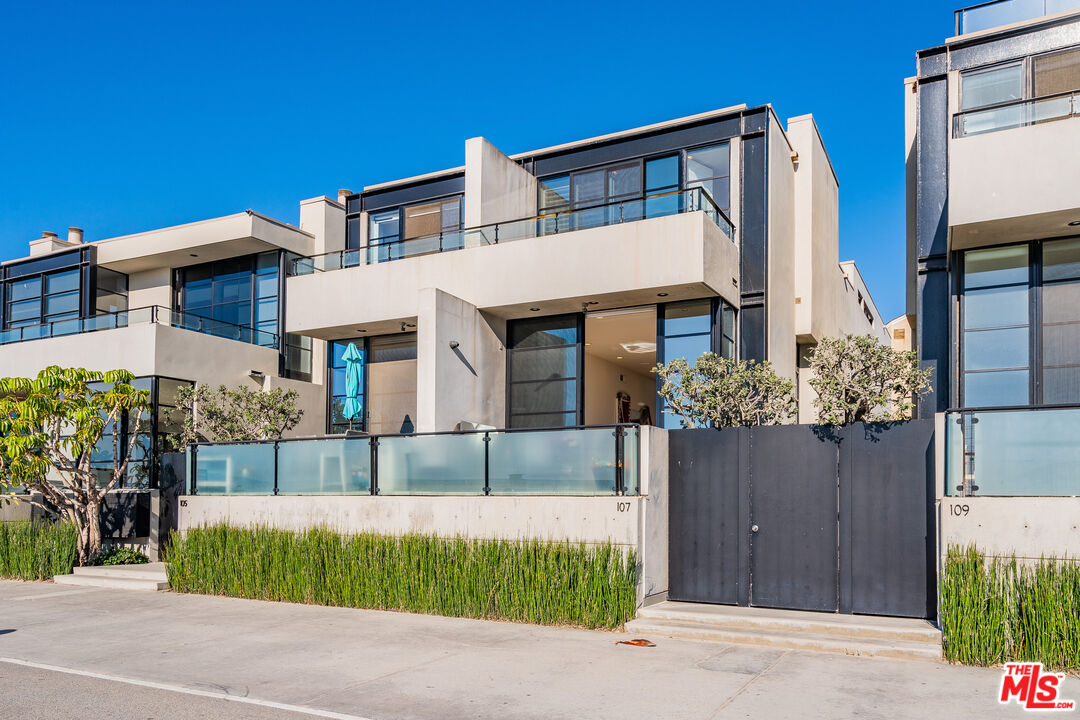 107 Ocean Front Walk, Venice, CA 90291 | Compass