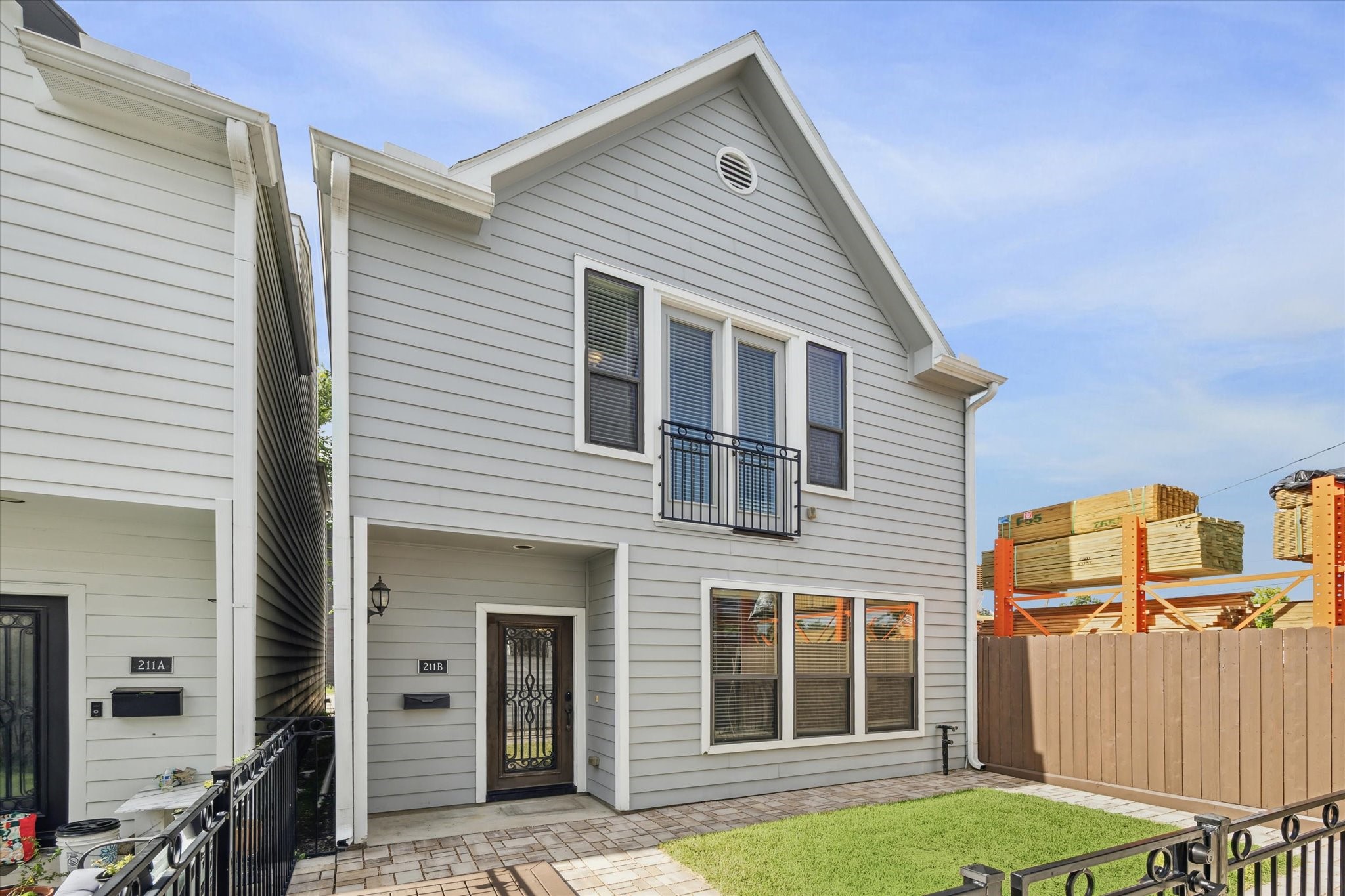 211 W 25th St, Unit B, Houston, TX 77008 | MLS #88069932 | Compass