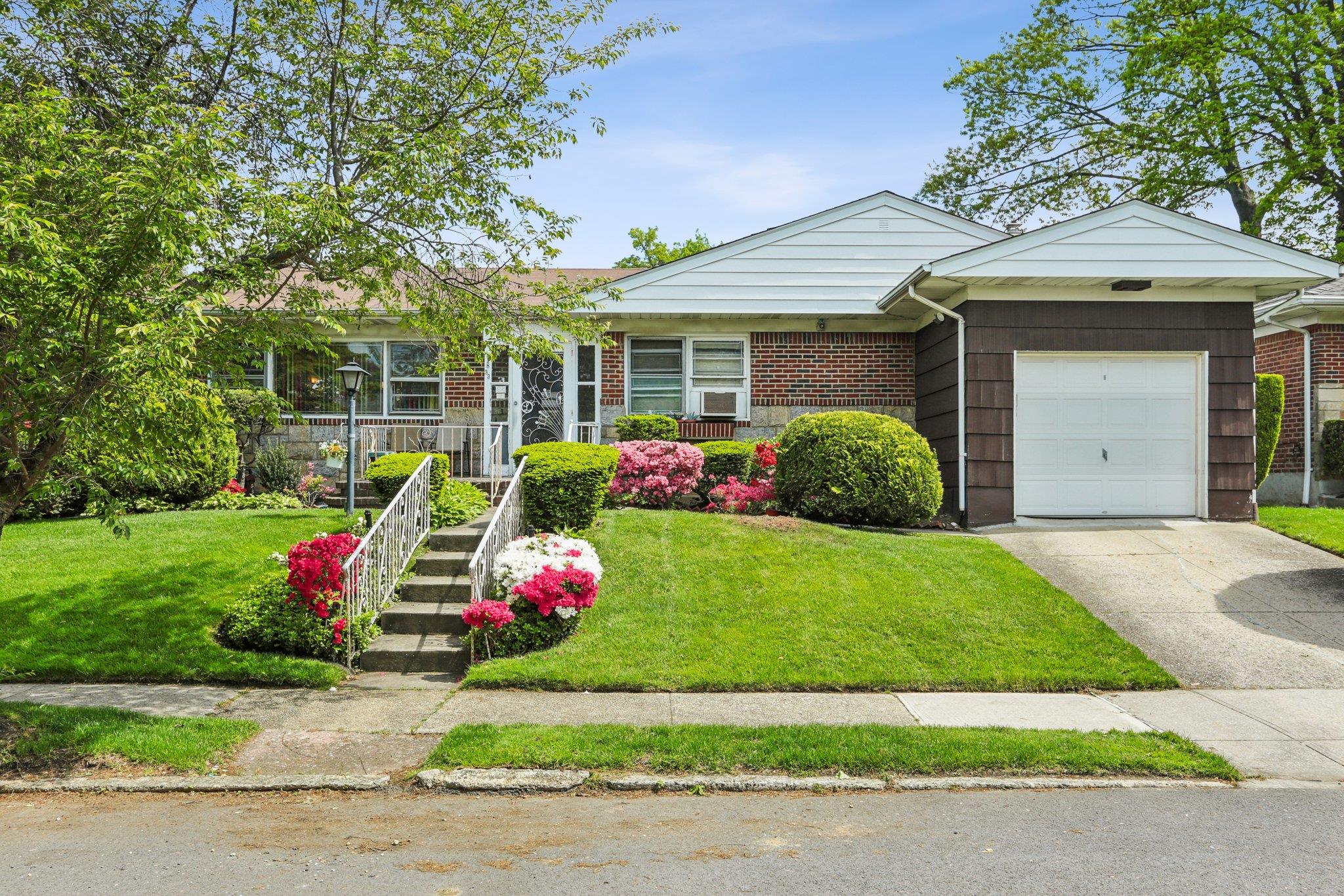 218-33 Stewart Road | Compass