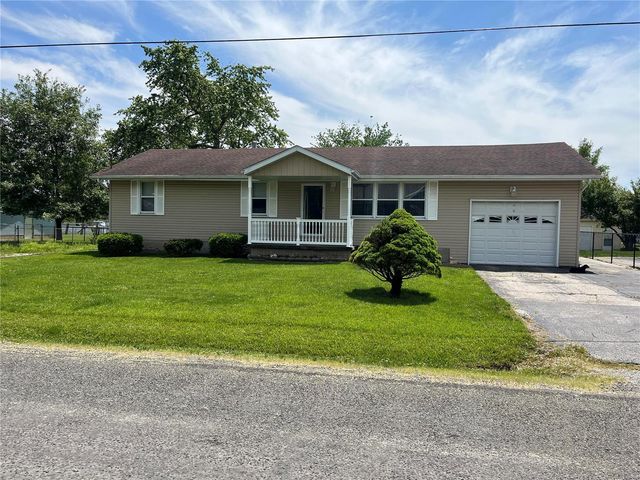 Homes for Sale with a Garage in Moro, IL | Compass