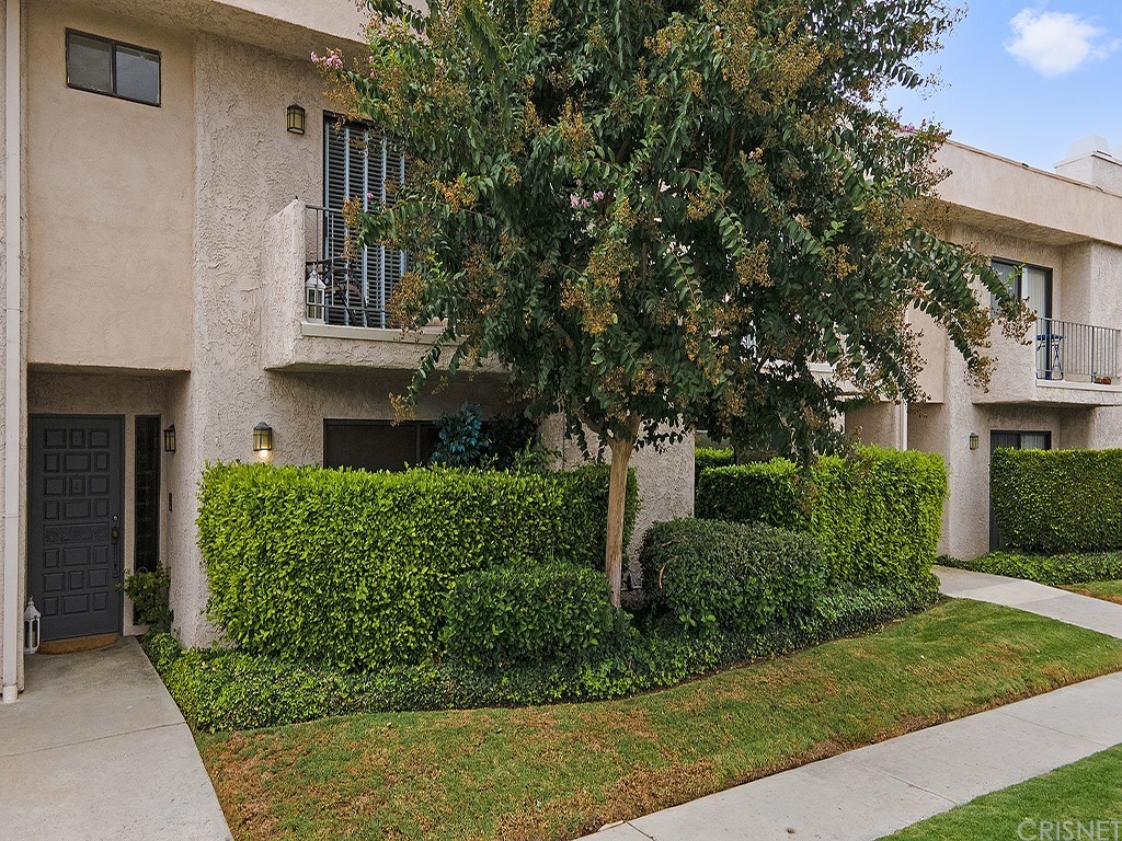 4327 Freedom Drive, Unit 4, Calabasas, CA 91302 | Compass