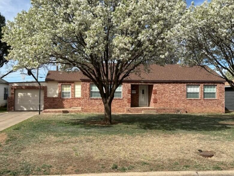 1403 Travis, Plainview, TX 79072 | Compass