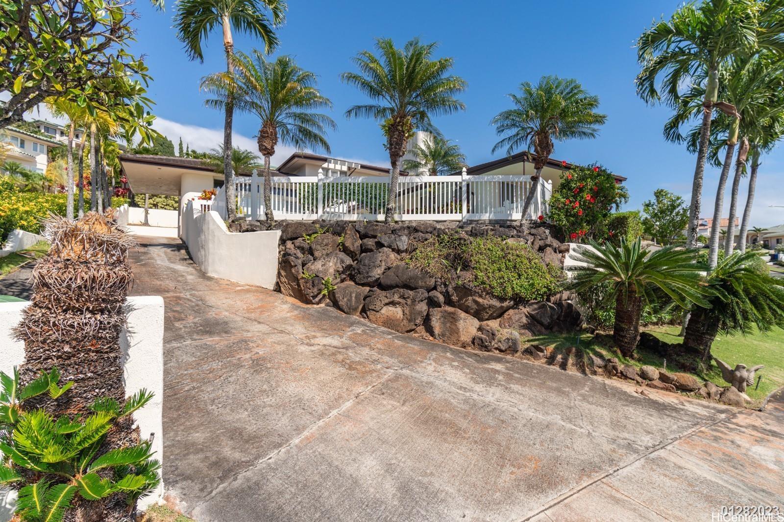 824 Ikena Circle, Honolulu, HI 96821 | Compass