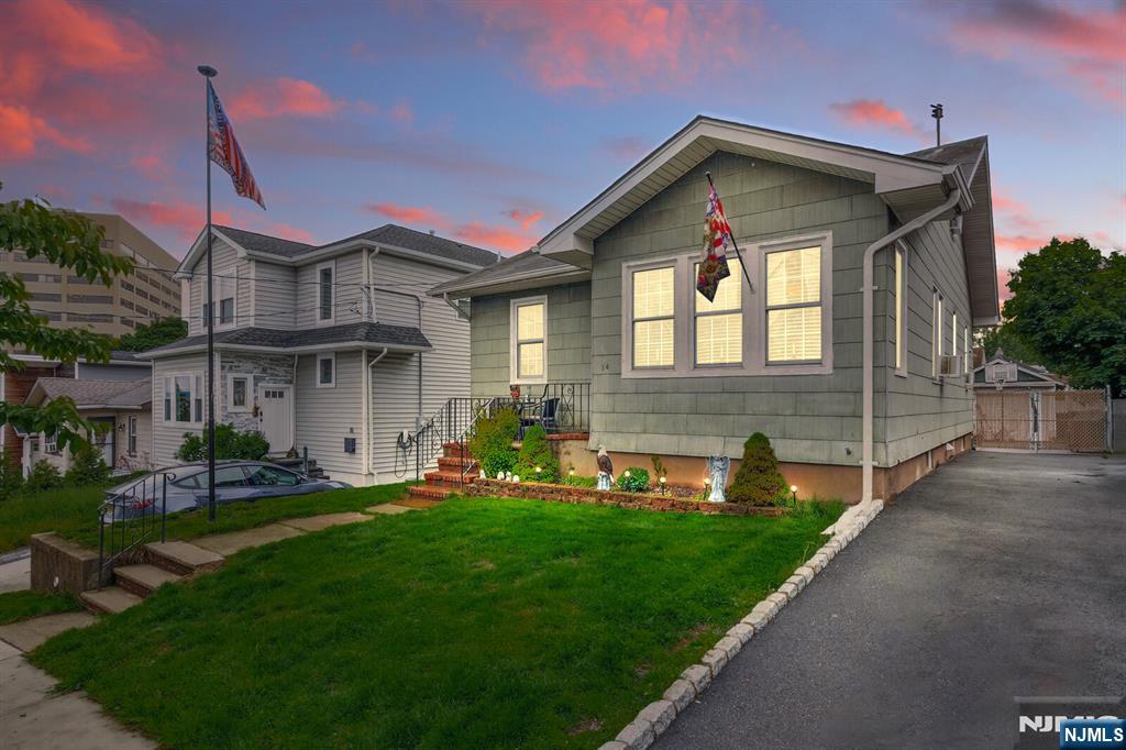 14 Elizabeth St, Rutherford, NJ 07070 | MLS #25015597 | Compass