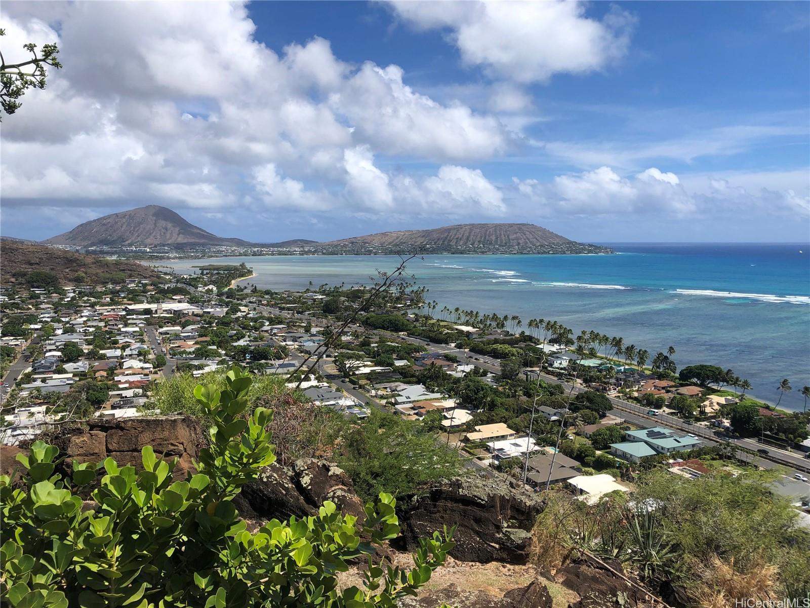 35 Puuikena Place, Honolulu, HI 96821 | Compass