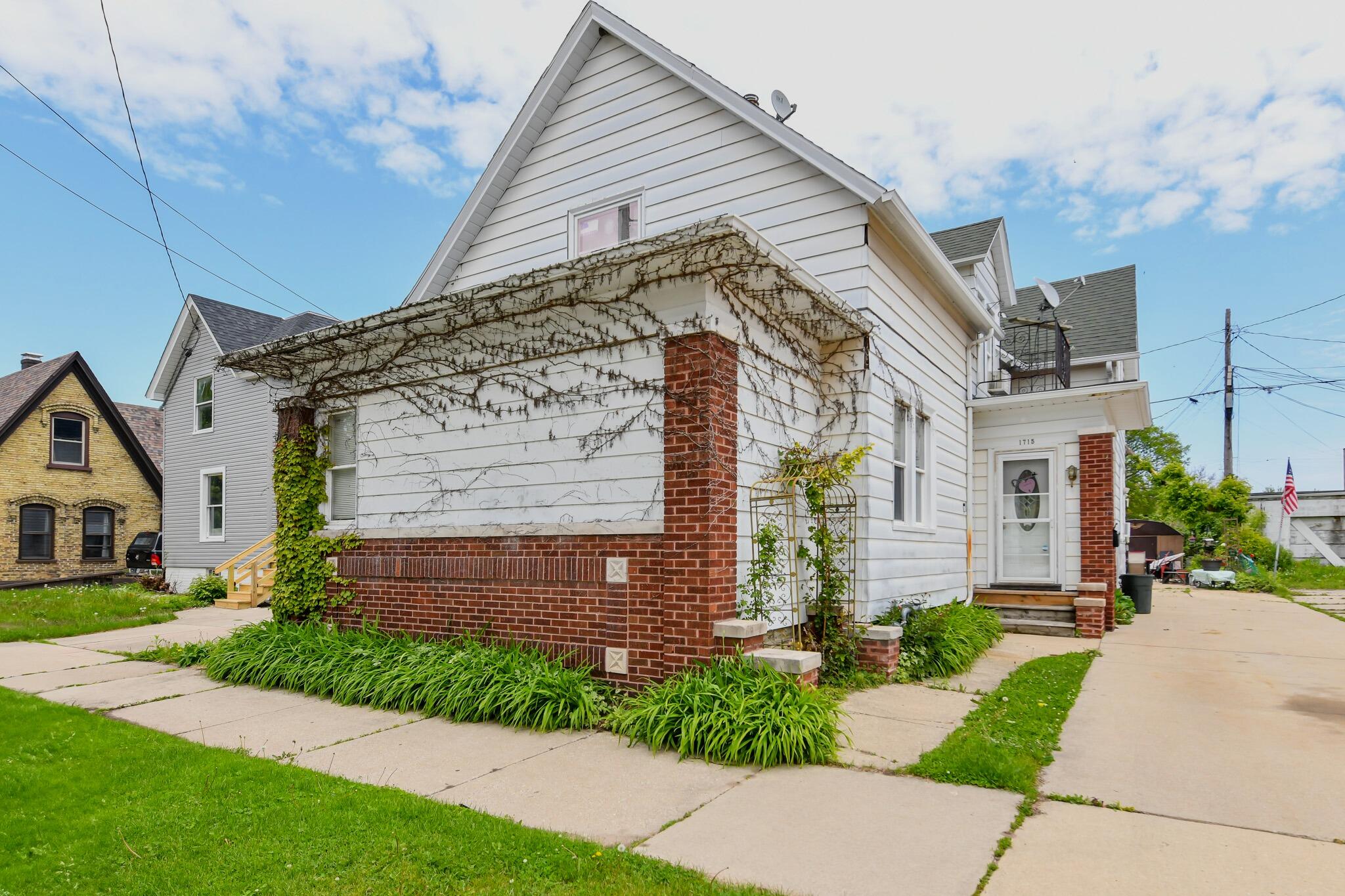1715 St Clair St, Racine, WI 53402 | MLS #1921256 | Compass