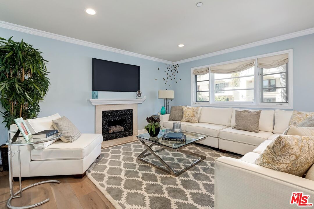 11842 Darlington Avenue, Unit 101, Los Angeles, CA 90049 | Compass