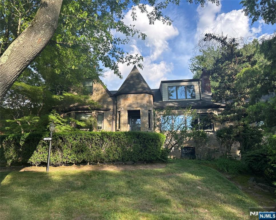 656 N Forest Dr, Teaneck, NJ 07666 | MLS #25025074 | Compass