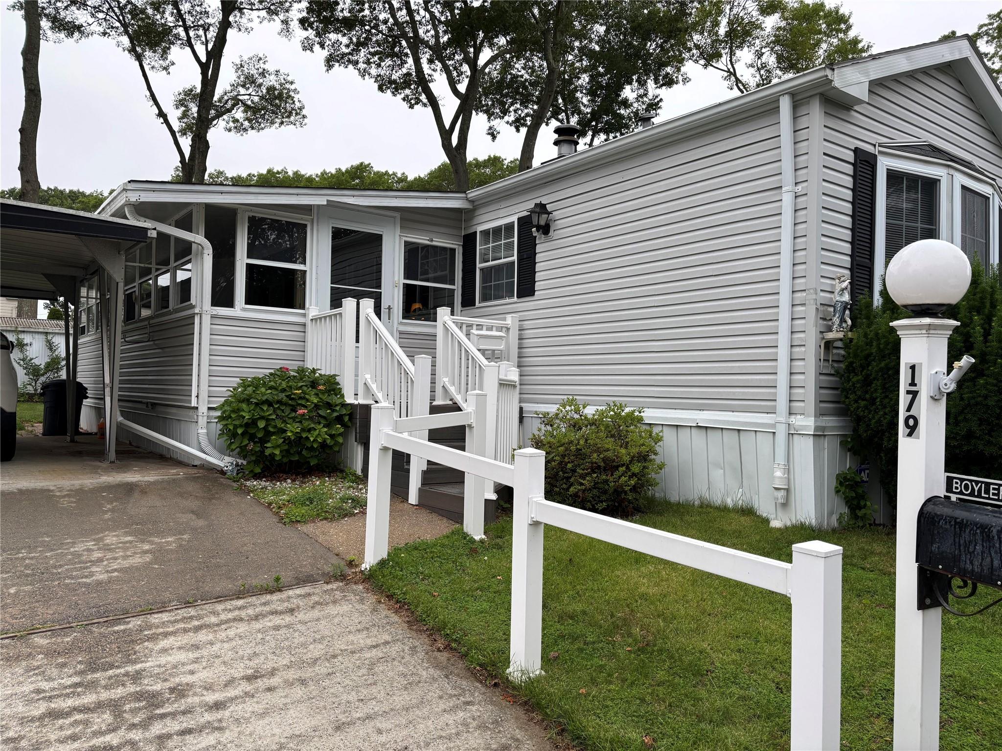 1661-179 Old Country Rd, Riverhead, NY 11901 | MLS #878931 | Compass