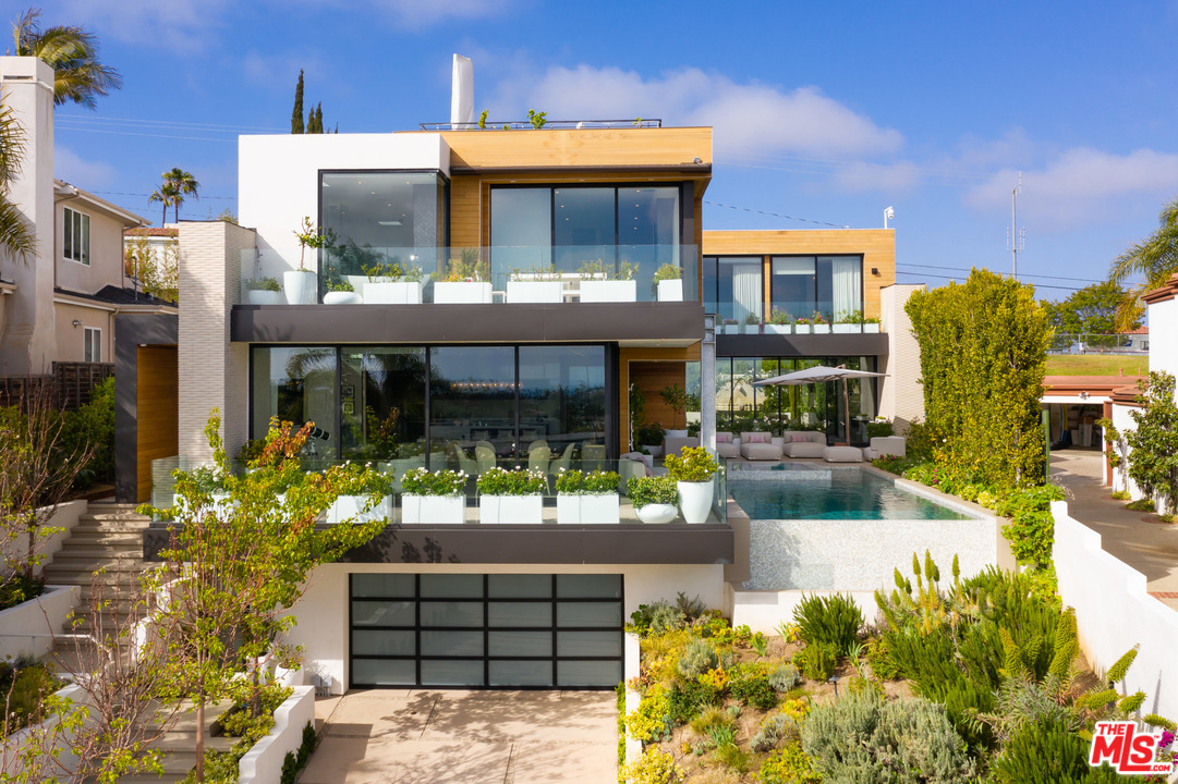 881 Berkeley Street, Santa Monica, CA 90403 | MLS #21-733092 | Compass