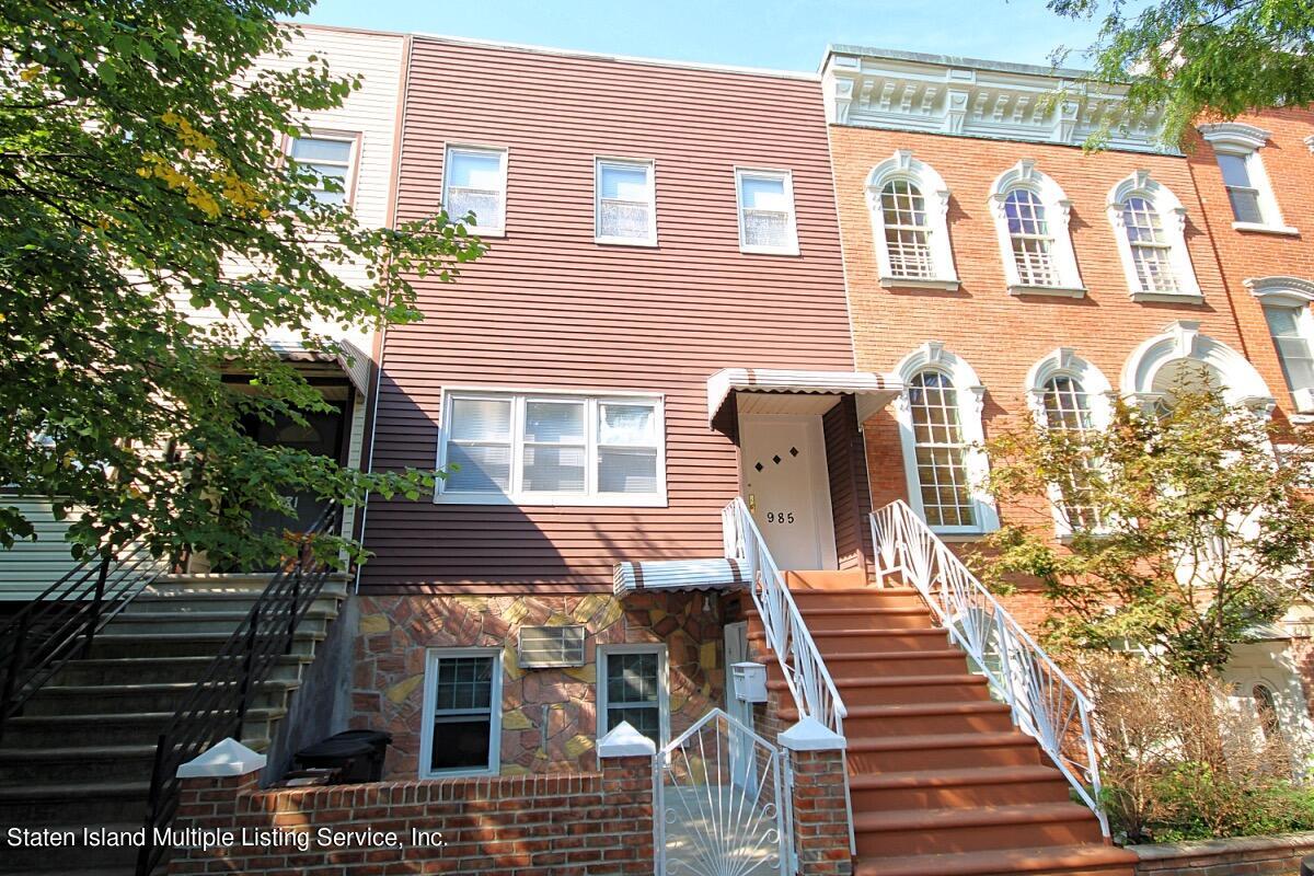 985 Lorimer Street | Compass