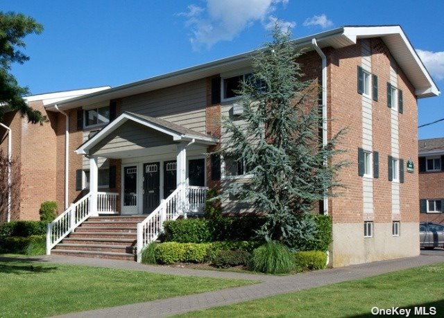 11 Friendly Court, Unit RA47, Babylon, NY 11702 | Compass