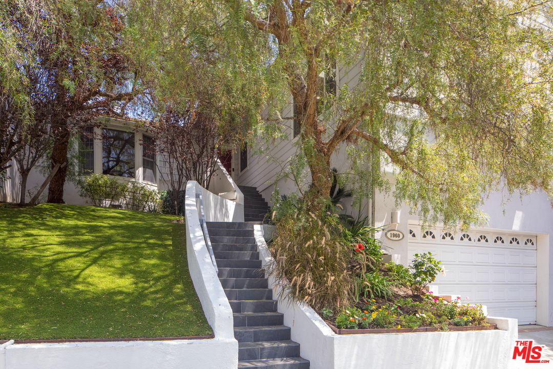 1960 Comstock Avenue, Los Angeles, CA 90025 | Compass