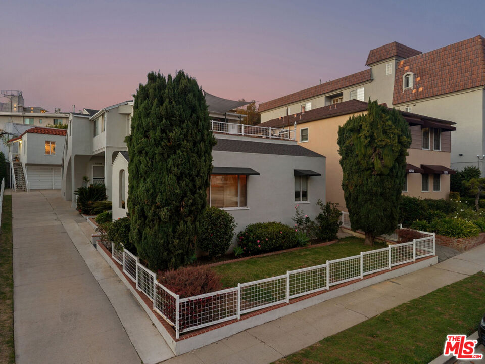10767 Massachusetts Ave, Los Angeles, CA 90024 | MLS #25625143 | Compass