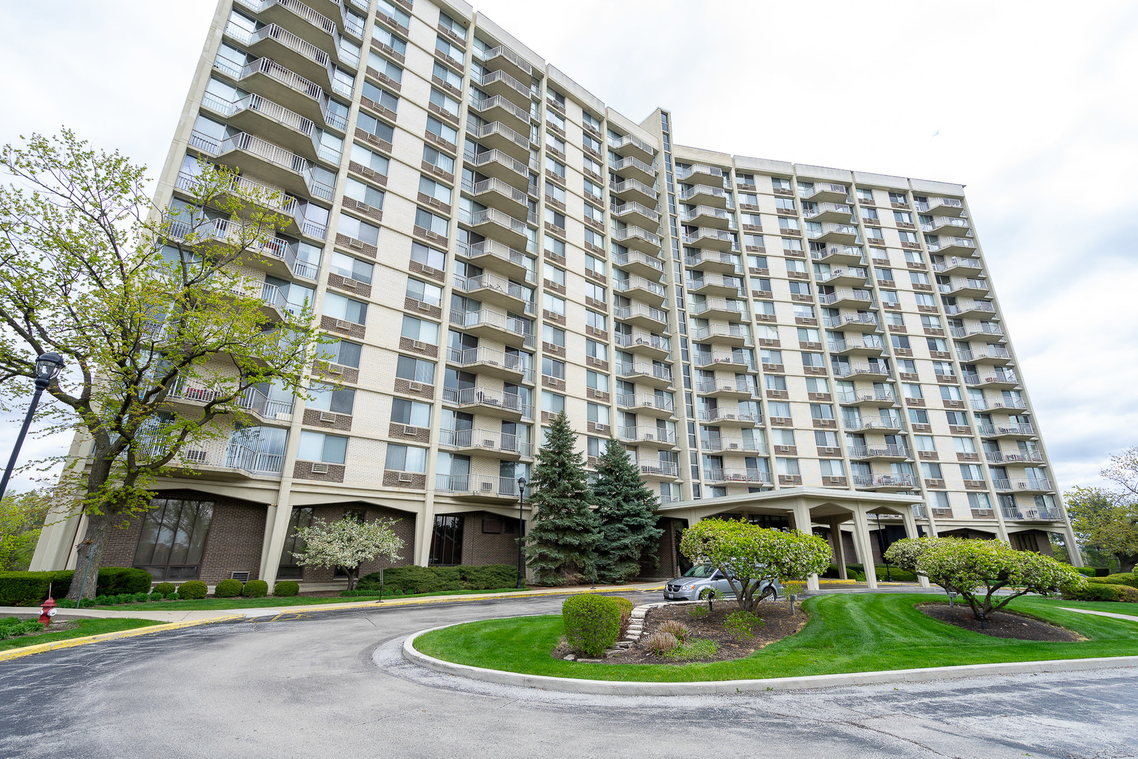 40 North Tower Road, Unit 11D, Oak Brook, IL 60523 | Compass