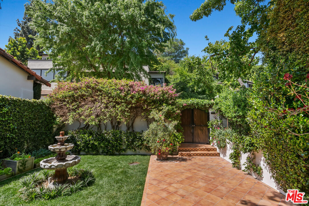 3710 Effingham Place, Los Angeles, CA 90027 | Compass