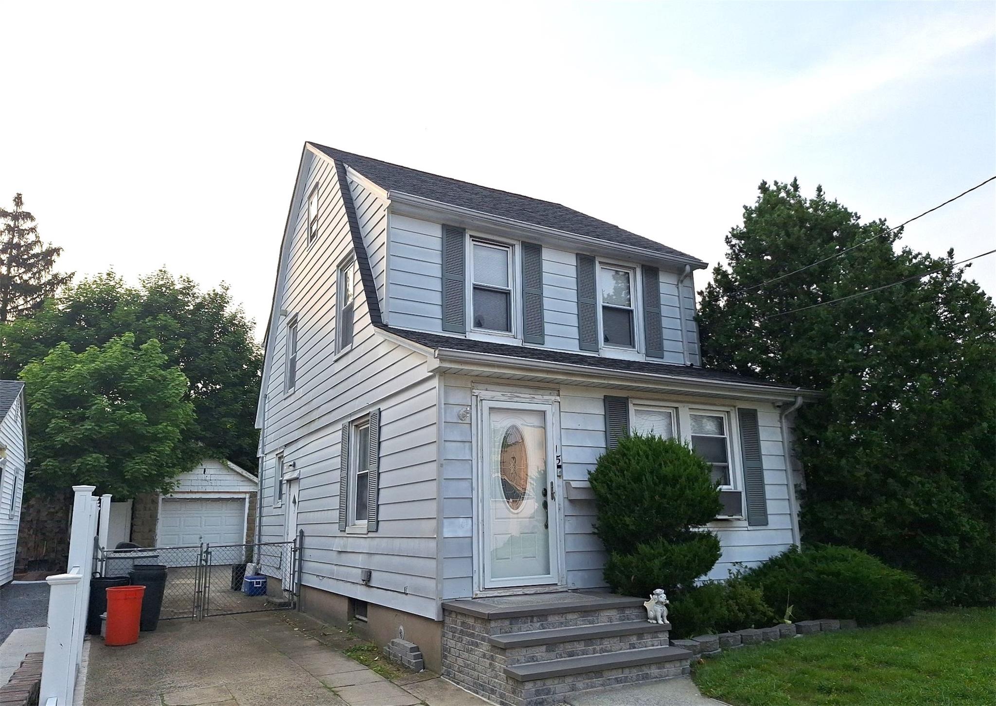15 Stratford Ave, Williston Park, NY 11596 | MLS #875688 | Compass