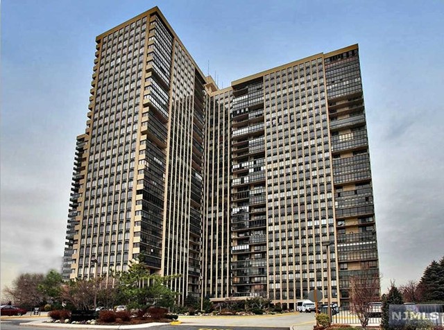 300 Winston Drive, Unit 1710, Cliffside Park, NJ 07010 | Compass