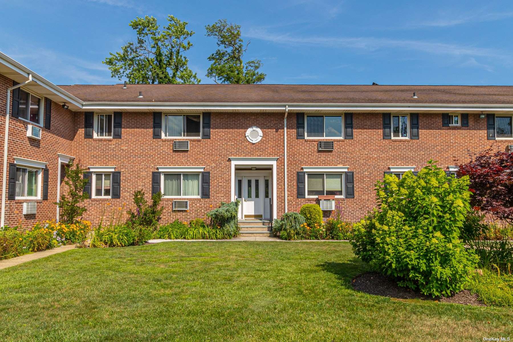 200 Merrick Road, Unit L, Amityville, NY 11701 | Compass