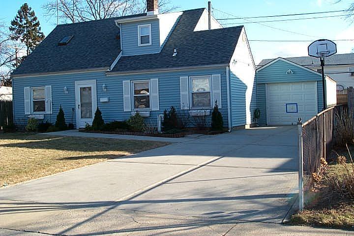 24 Sugar Maple Road, Levittown, NY 11756 | MLS #817088 | Compass