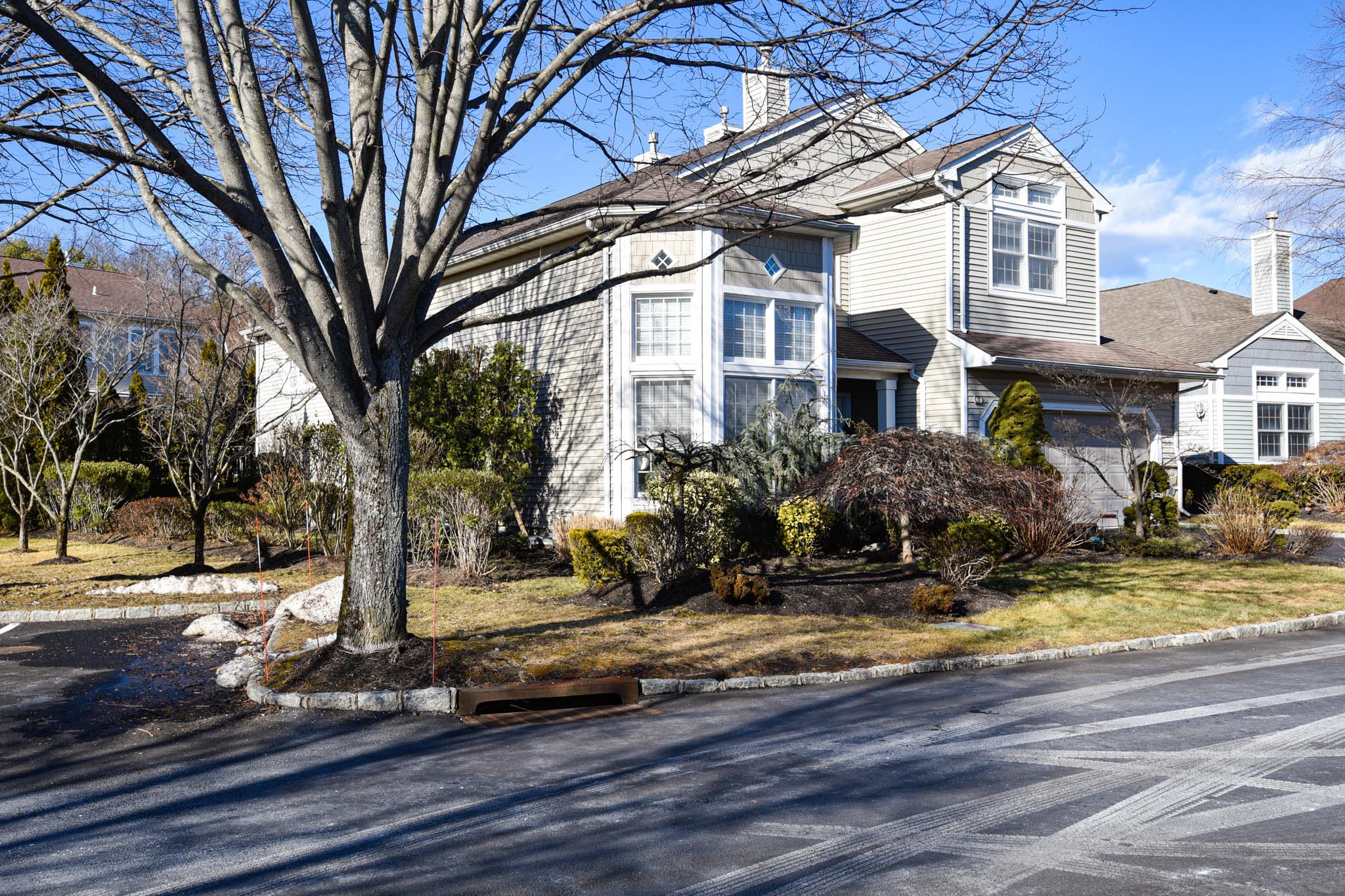 17 Bayview Drive, Plainview, NY 11803 | MLS #821807 | Compass