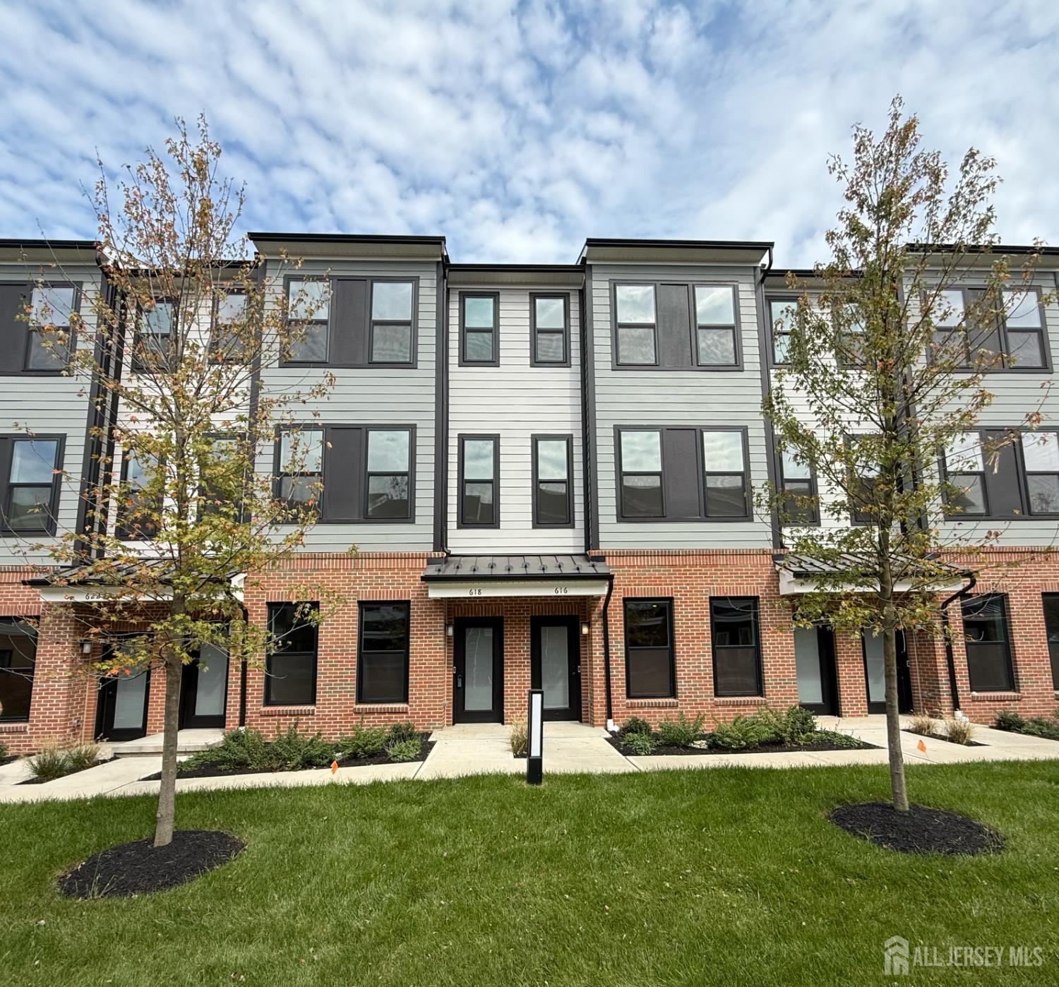 618 Sadie Cir, New Brunswick, NJ 08901 | MLS #2604744R | Compass