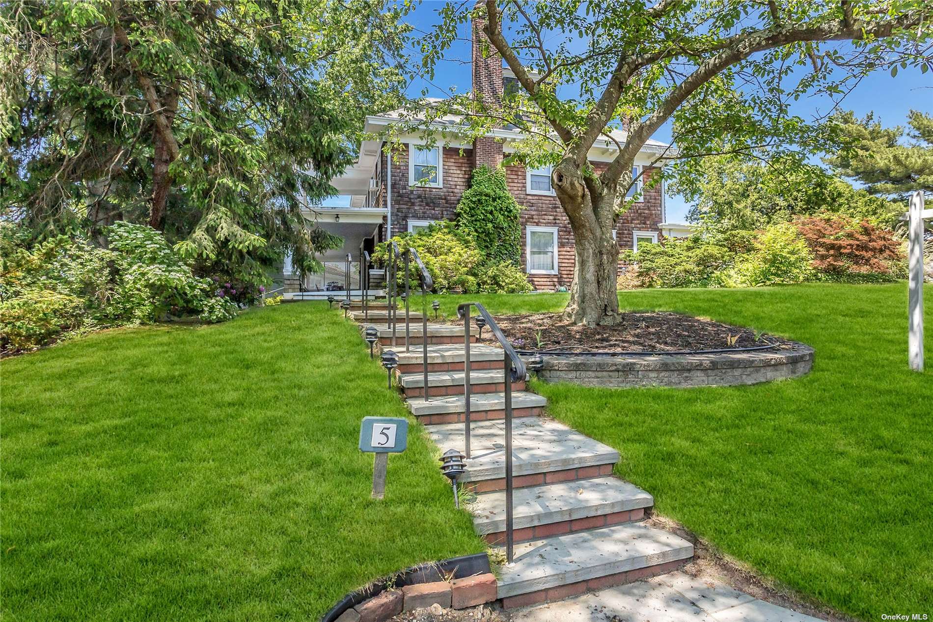 5 Douglas Drive, Glen Cove, NY 11542 | Compass