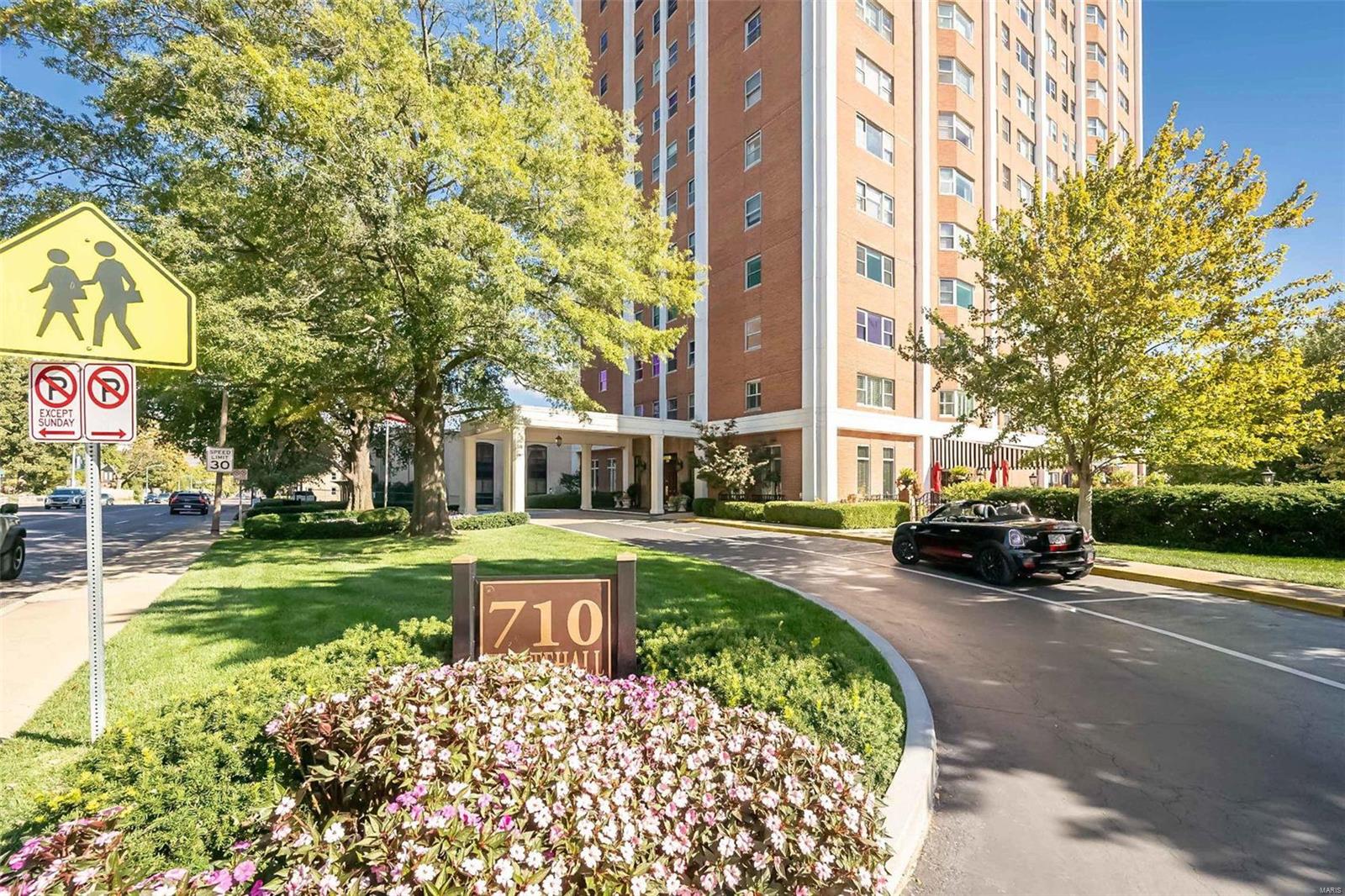 710 South Hanley Road, Unit 11D, St. Louis, MO 63105 | MLS #25008375 ...