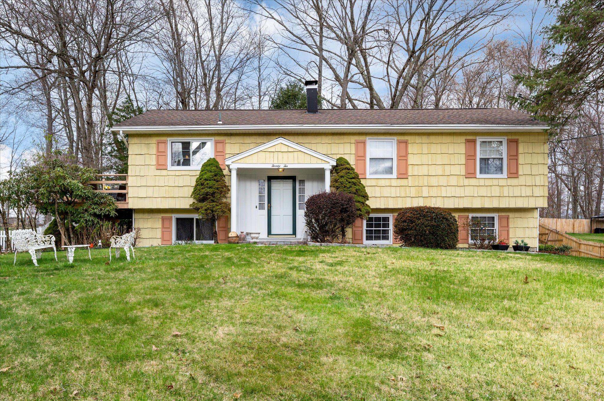 22 Hood Pl, Cortlandt Manor, NY 10567 | MLS #853322 | Compass