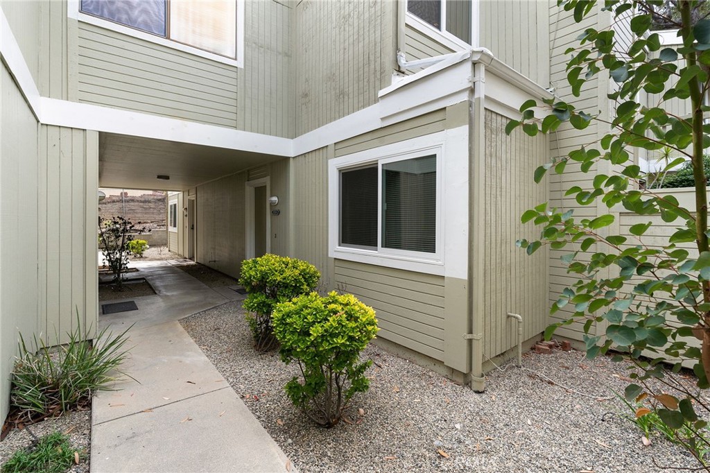 22137 Burbank Boulevard, Unit 3, Woodland Hills, CA 91367 | Compass