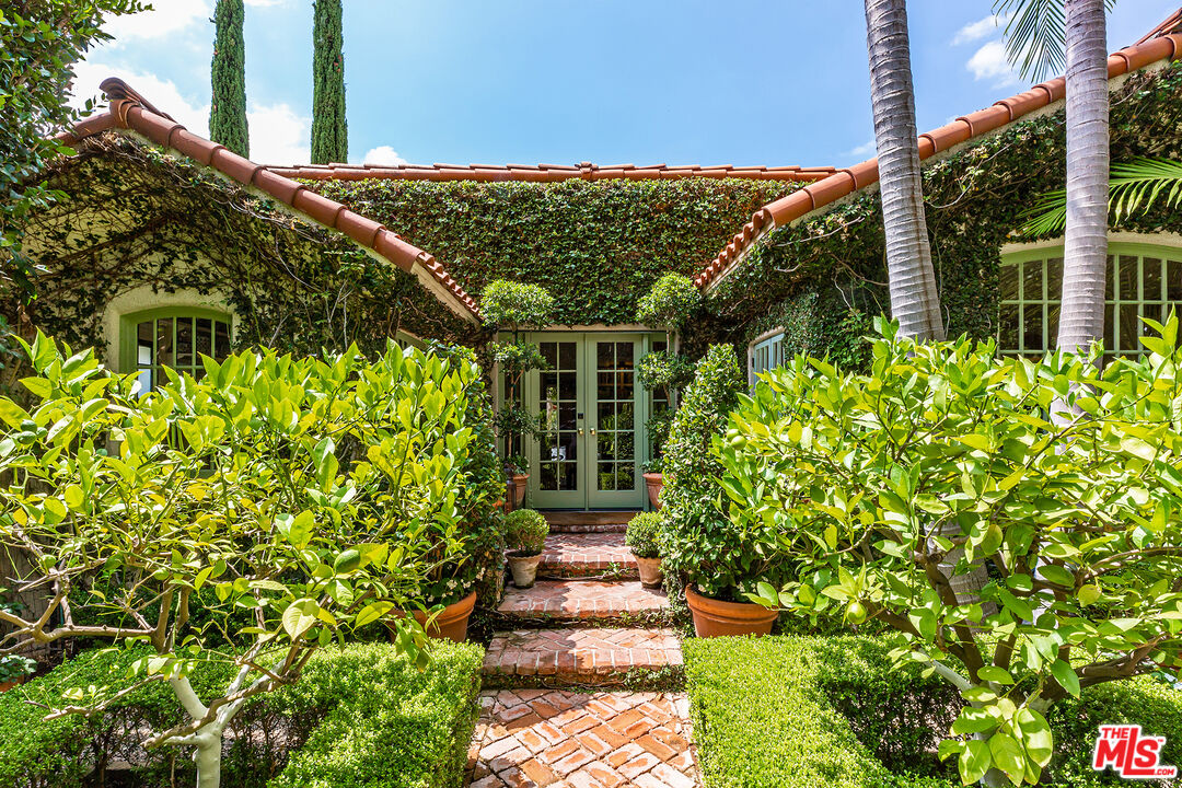 535 Westmount Drive, West Hollywood, CA 90048 | Compass