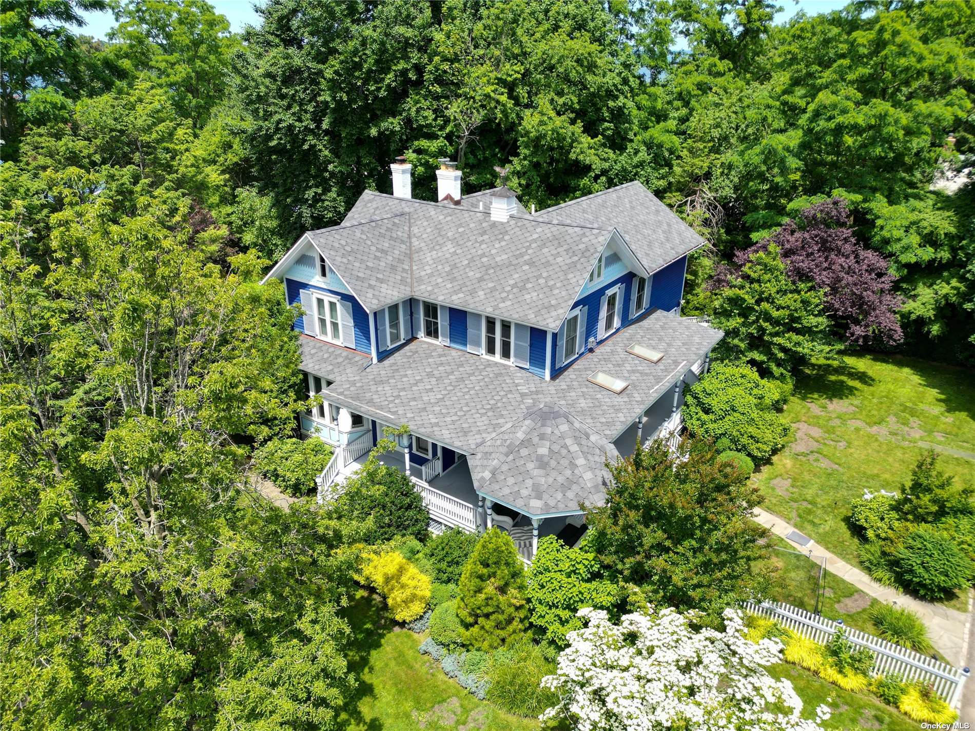 4 Sheridan Lane, Sea Cliff, NY 11579 | Compass