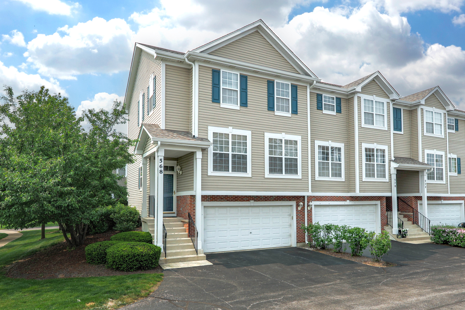 568 Declaration Lane, Aurora, IL 60502 | Compass