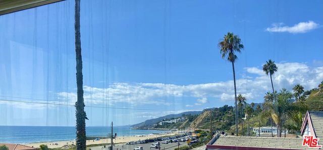 Michelle Bolotin & Trish Lee Real Estate Team, Real Estate Agents - Compass