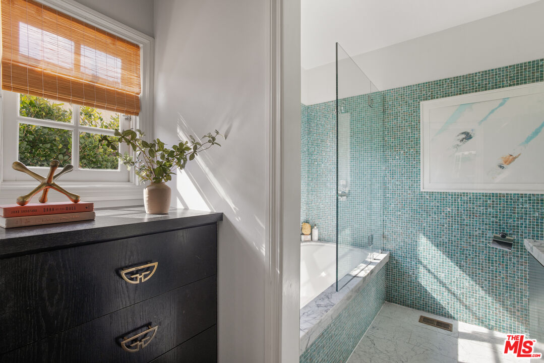 Miranda Otto List West Hollywood Home $2.75M | Lipstick Alley