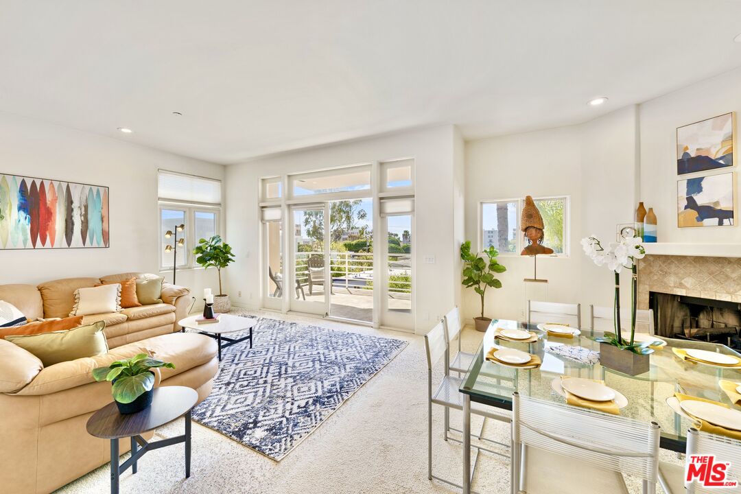 2912 3rd Street, Unit 3, Santa Monica, CA 90405 | Compass