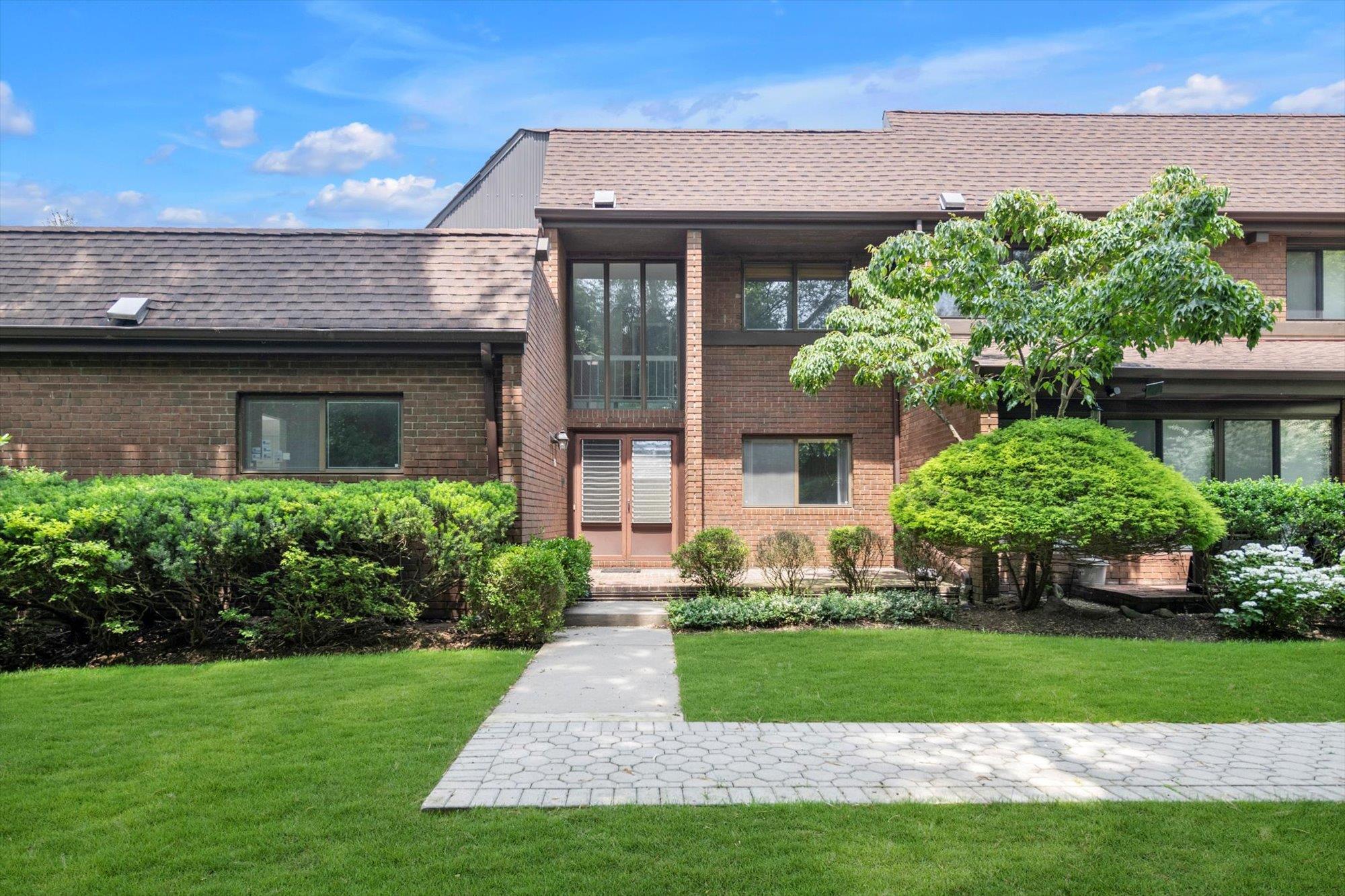 66 Chestnut Hill, Roslyn, NY 11576 | MLS #881130 | Compass