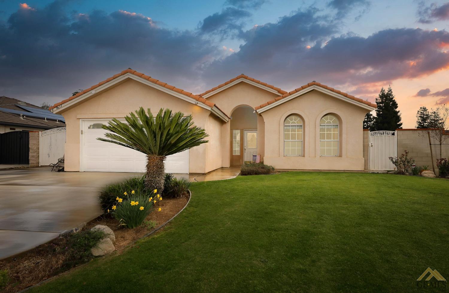 9817 Mona Lisa Lane, Bakersfield, CA 93312 | Compass