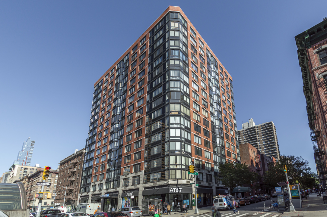 The Princeton House at 215 W 95th St - Manhattan, NY | Compass