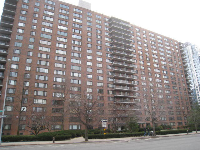 Cpw Towers At 392 Central Park West Manhattan Ny Compass