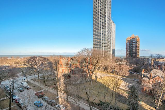 1530 N State Pkwy in Chicago, IL | Compass