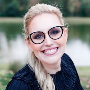 Stephanie Poe, Real Estate Agent - Compass