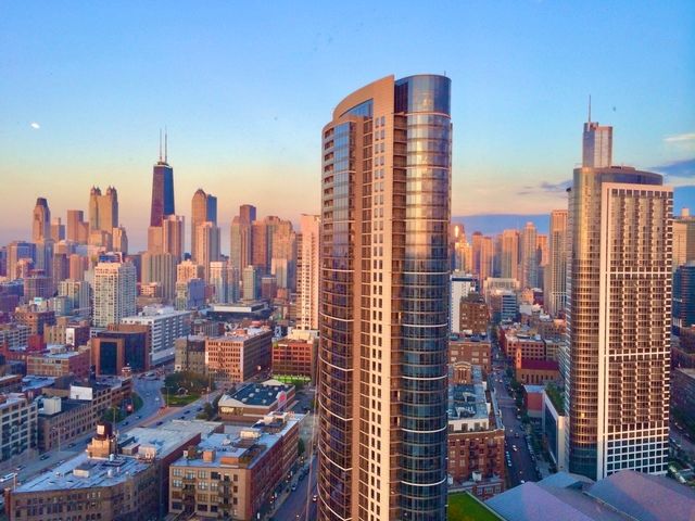 501 N Clinton St in Chicago, IL | Compass