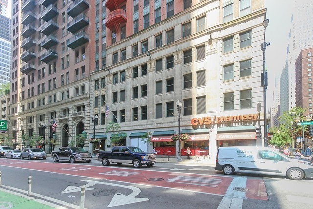 208 W Washington St in Chicago, IL | Compass