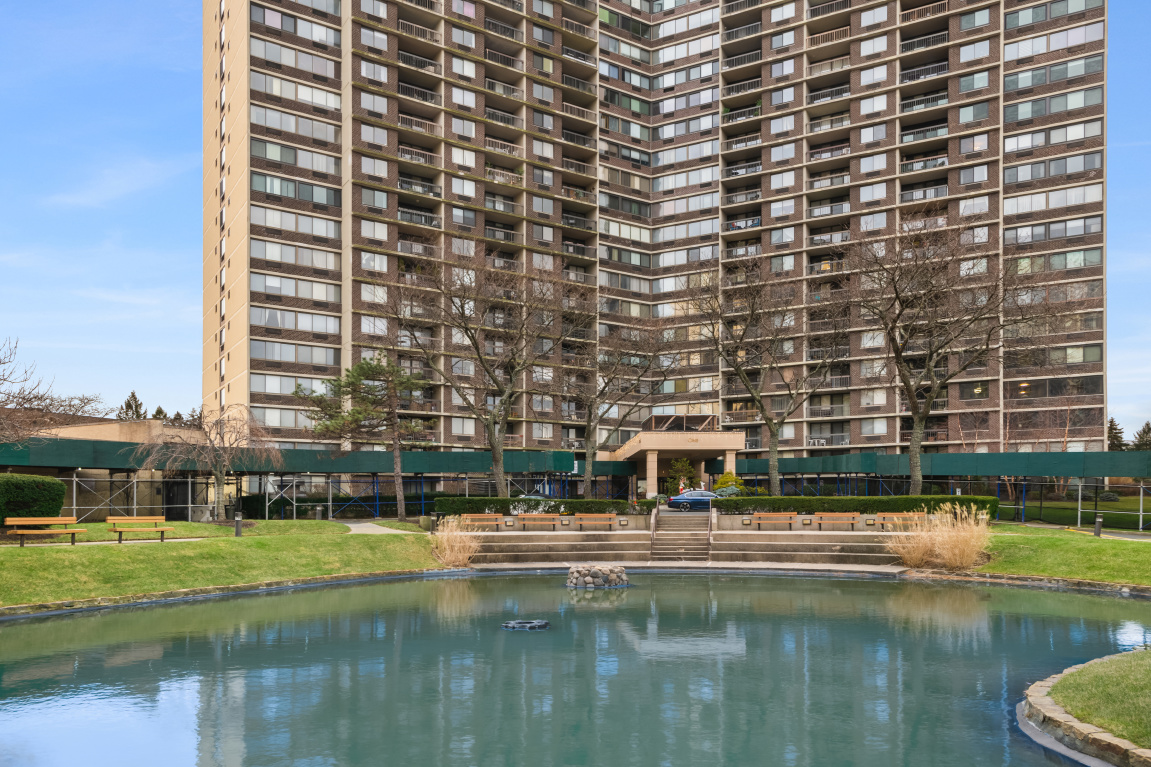1 Bay Club Dr in Queens, NY