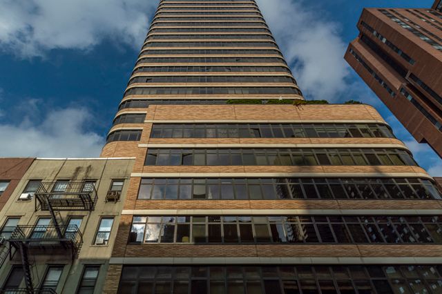 The Metropolitan at 181 E 90th St - Manhattan, NY | Compass